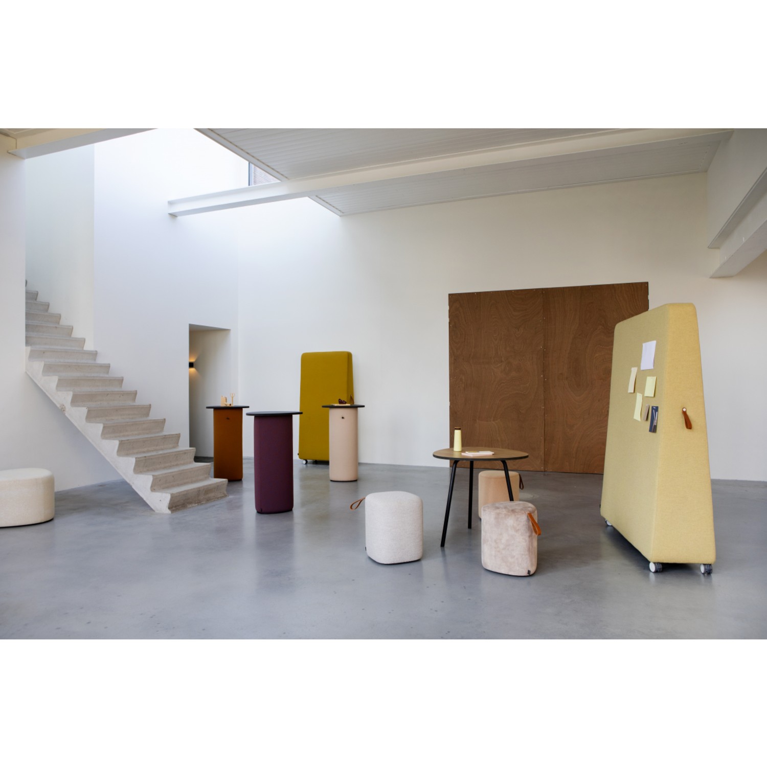 Cascando Pully Pillar Besprechungstisch Triangular 60cm 6437.tr.A hier | im aoshop.de online kaufen